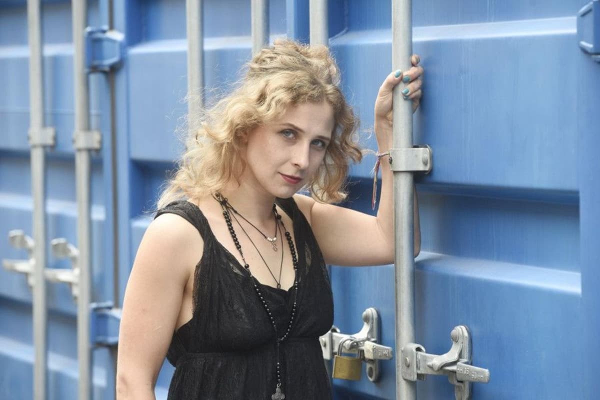Pussy Riots Maria Alyokhina Escapes Vladimir Putins Russia Dressed